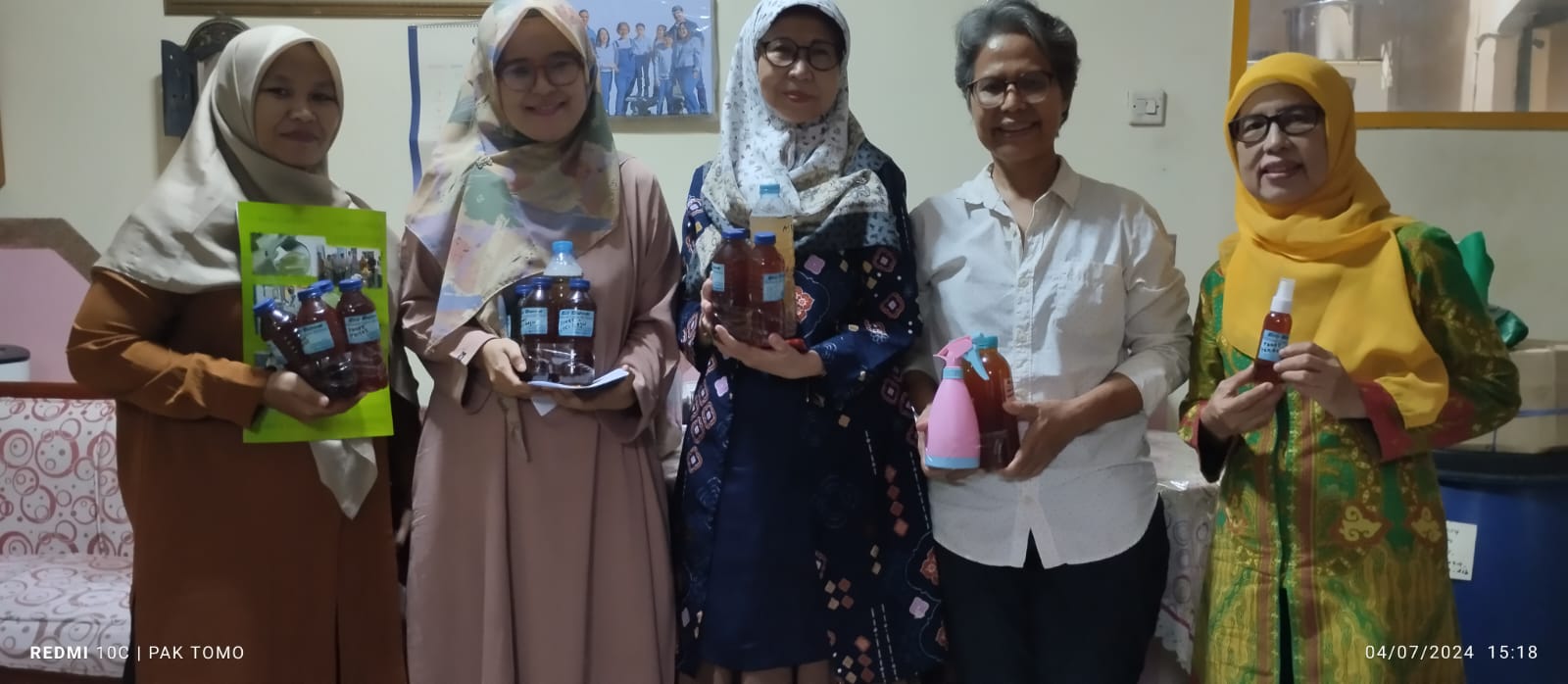 Pengabdian Kepada Masyarakat (PKM) oleh Dosen dan Mahasiswa AKA CARAKA ...